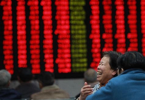 中国当局が大規模な流動性供給対策を打ち出し、中国証券市場が4日連続で急騰した。これを踏み台にして株式市場が底を打って上昇転換したという期待が