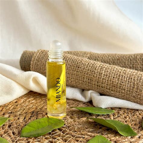 Miando Essentials Create Set Essential Oil And Crystal Roll On Set