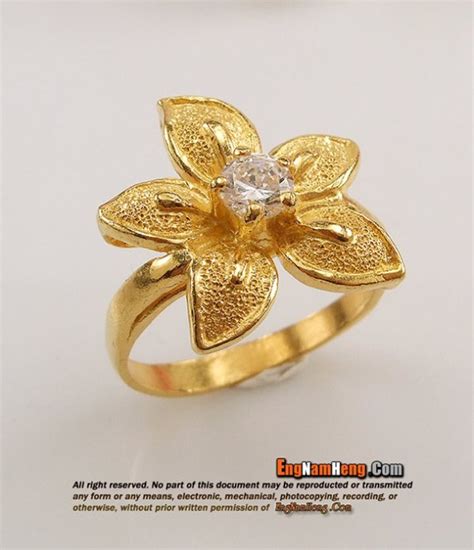 แหวนทอง 96 5 เปอร์เซ็นต์ น้ำหนัก 1 สลึง ดอกไม้ประดับพลอยขาว สวยน่ารัก
