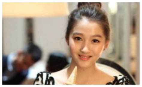 当红女星出生文艺世家家世显赫与姐姐长相差距有点大 财经头条