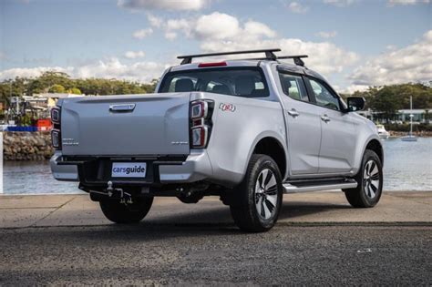 2021 Toyota Hilux Sr5 And Isuzu D Max Ls U Comparison Review Carsguide