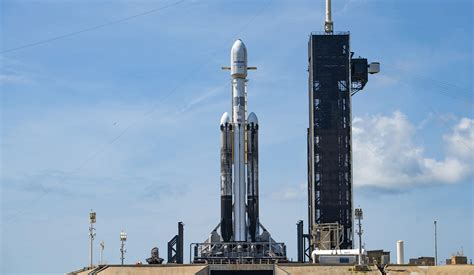 Spacex Failed To Send The Worlds Largest Satellite Into Space