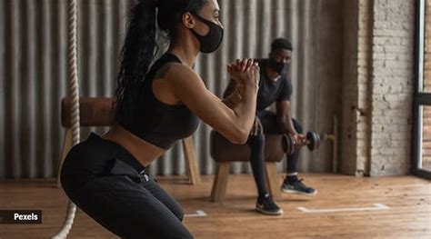 Should Moms To Be Do Deep Partner Squats Fitness News The Indian