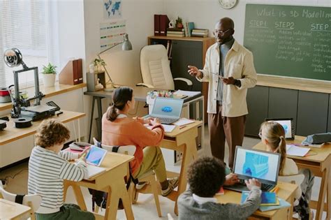 Premium Photo Teaching 3d Modeling In Elementary Classroom Setting