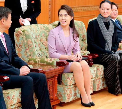 Potret Ri Sol Ju Istri Kim Jong Un Yang Cantiknya Bikin Damai