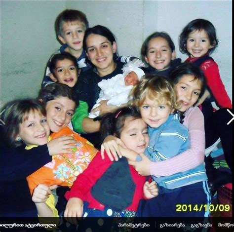 33წლის ქართველი ქალი რომელსაც 10 შვილი ყავს