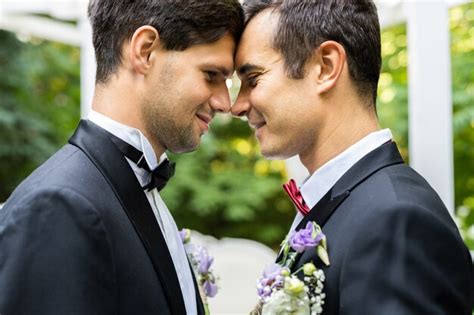 Couple Homosexuel Célébrant Son Propre Mariage Couple Lgbt Lors De La