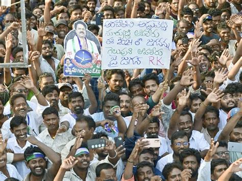 పిఠాపురం సీఎం జగన్‌ ప్రచార సభలో ఎటుచూసినా జనసంద్రం ఫొటోలు Ap Cm Ys