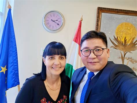 Vip76 Mn УИХ ын гишүүн Н Батсүмбэрэл Элчин сайд Обрущански Борбалатай уулзав