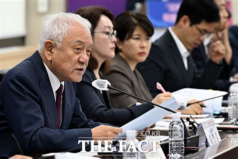 지역활력 제고 특위 출범식에서 인사말하는 김한길 위원장 포토 포토 기사 더팩트