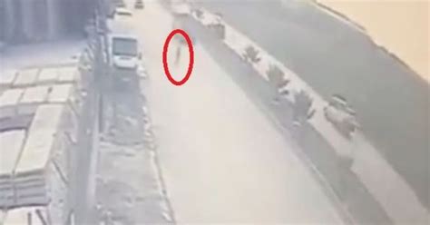 Köpekten Kaçarken Minibüsün çarptığı Suriyeli Ahmed öldü Son Dakika