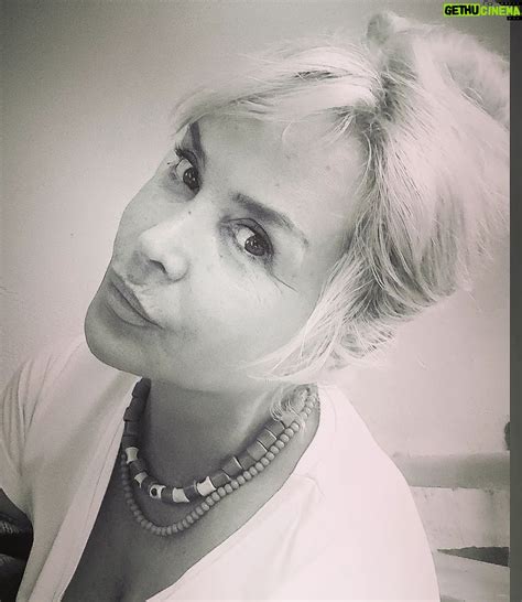 Özlem Savaş Wiki Biography Age Gallery Spouse And More