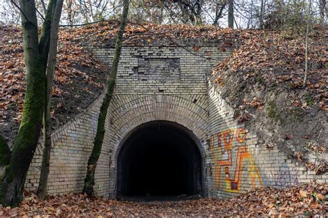 Клуб Корінного Киянина Вулиця Костьольна виникла у 1830 х роках під сучасною назвою названа