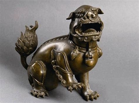 狻猊 石獅 香爐 屋頂九個走獸 是古代神話傳說中龍生九子之一一說是第五子另說是第八子形如獅喜煙好坐所以形像一般出現在香爐上隨之