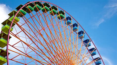 Police Man Woman Charged After Accused Of Having Sex On Cedar Point Ferris Wheel