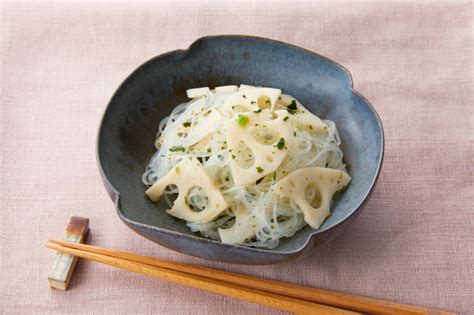 混ぜ込みわかめシリーズ 混ぜ込みわかめ ＜若菜＞ れんこんと春雨の簡単和え物 丸美屋