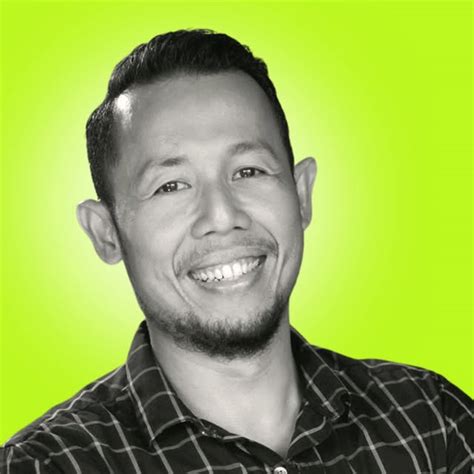 Dulu Awal Nikah Istri Suka Heran Tiap Saya Nyapa Orang Nggak Dikenal