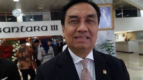 Dukung Ridwan Kamil Di Pilkada DKI Jakarta PDIP Pecat Effendi Simbolon