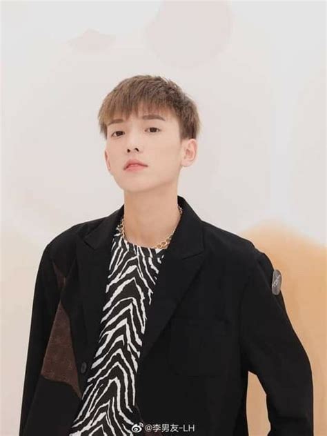 Ghim của Nahie trên JS Model Dép Album ảnh