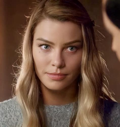 Lauren German Lauren German Chloe Decker Celebrities