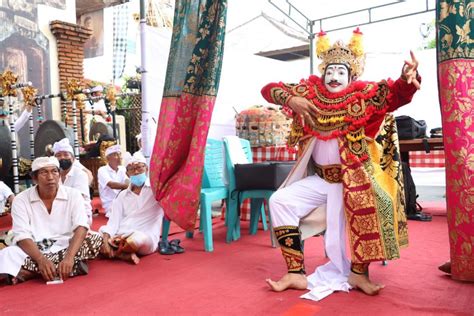 Bupati Giri Prasta Hadiri Karya Ngenteg Linggih Di Pura Dalem Samudra