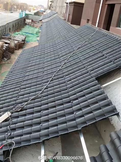 Các Kỹ Thuật Viên Lợp Mái Ngói Nhựa Âm Dương Nhật Bản Jl