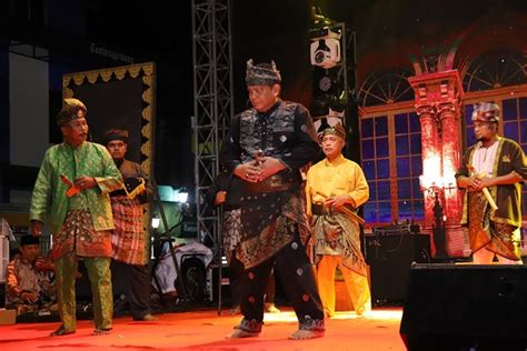 Pertunjukan Teater Bangsawan Melayu Pulau Penyengat Tampil Memukau Di