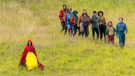 Fotos do set de Branca de Neve mostram versões live action dos 7 anões