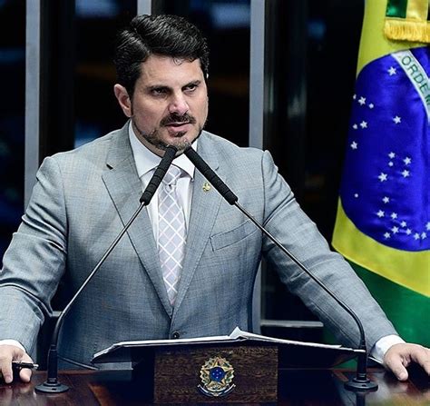Ex militar instrutor da Swat e influente nas redes quem é o senador