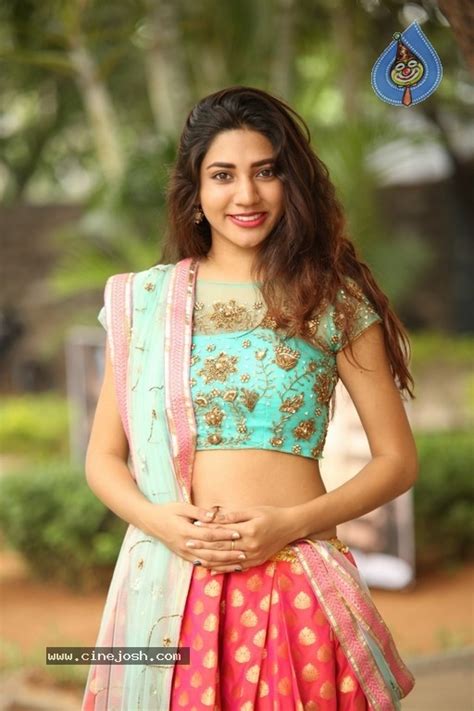Sonakshi Singh Rawat Pics Photo 16 Of 41