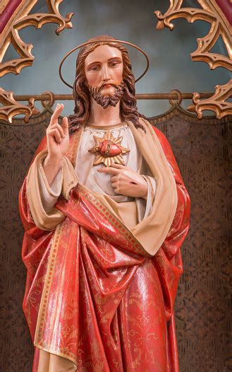 Banska Bela หัวใจของรูปปั้นพระเยซูคริสต์ ภาพสต็อก ดาวน์โหลดรูปภาพตอนนี้ กริชตูเรเดงโตร์ การ