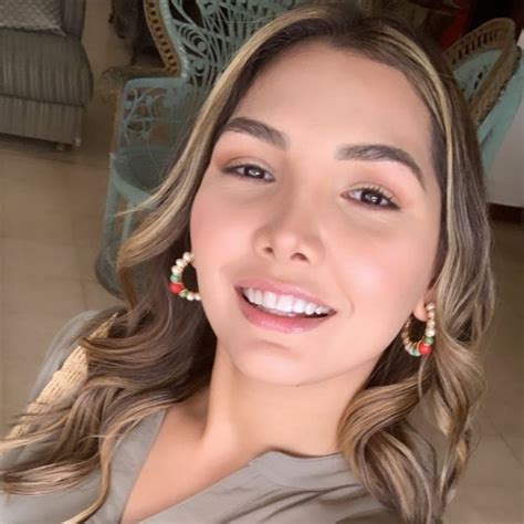 Glo Gloristells • Threads Say More