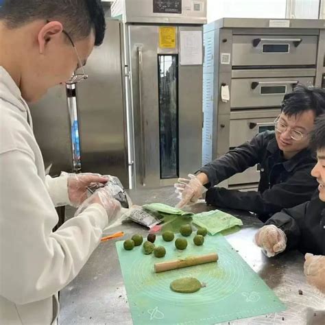 青团映青春，实干展风采”食品科学与工程学院举办青团制作体验活动 食品科学与工程学院