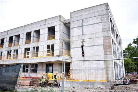 Dr Slađana Ćorić I Dr Zoran Terzić Obišli Gradilište Budućih Klinika U Krugu Kccg