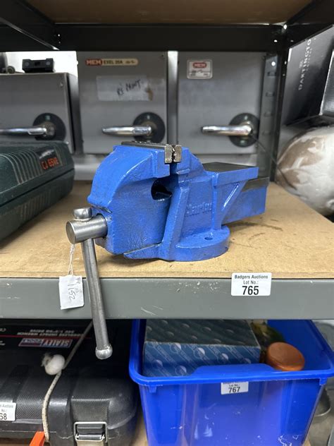 Clarke Small Bench Vice Badgers Auctions On Site And Online Auctions In High Wycombe