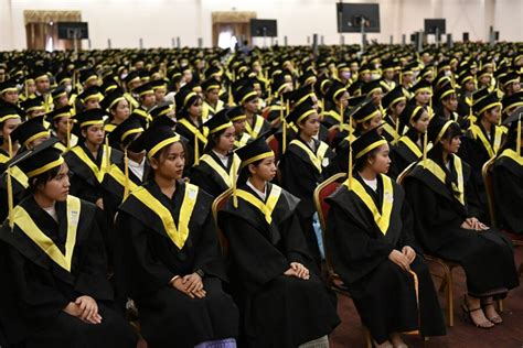 សម្តេចតេជោ ហ៊ុន សែន លើកឡើងថា អង់គ្លេសអាចនឹងបើកសាកលវិទ្យាល័យនៅកម្ពុជា នាពេលខាងមុខ Khmernote