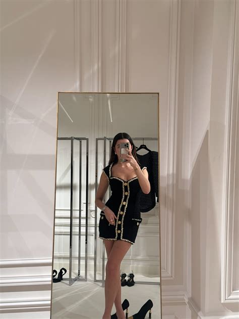 A Look Into Chiara Kings Camera Roll At Balmains Aw25 Pfw Show