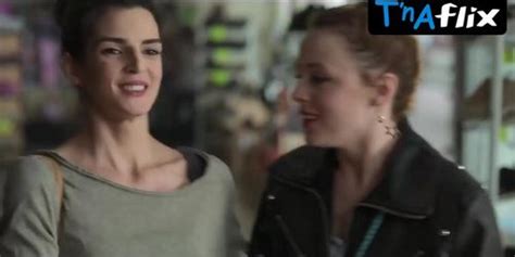 Clara Lago Lesbian Scene In The Neighbor