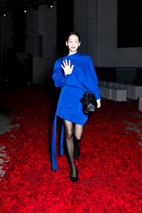 서현진 이렇게 말랐어 밀라노서 드러낸 극세사 각선미 [n샷]