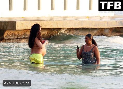 Rihanna Sexy Seen Flaunting Her Big Tits In A Bikini Top At The Beach