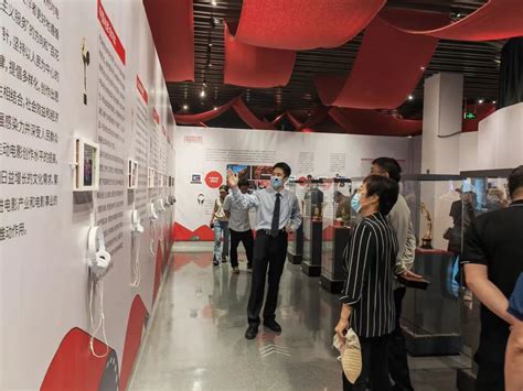 三间房地区组织开展人大代表走进博物馆参观调研活动