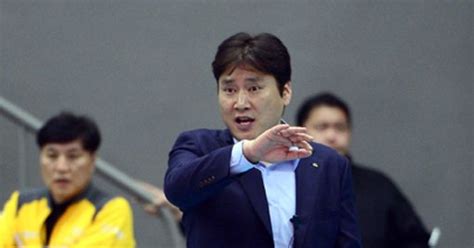 Kb손해보험 스타즈배구단 권순찬 감독과 재계약 체결 오피셜