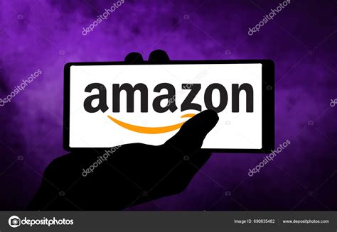 Amazon Chatbot Application — Stock Editorial Photo © Mamunsheikh 690635482