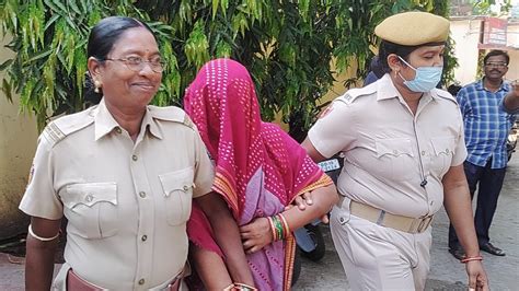 Watch Police Nab 7 Members Of Chain Snatching Gang In Bhubaneswar