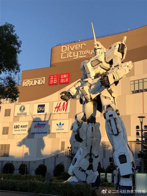 高达屹立于大地之上