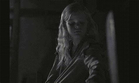 如何评价丹麦电影《拿针的女孩》？ 知乎