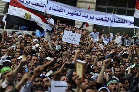 مصر مظاهرات لتطهير القضاء وأخرى لدعمه