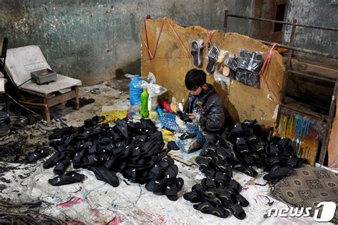 포토 노동현장에 내몰리는 아프간 어린이들 뉴스1