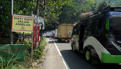Jalur Mudik Arah Sumedang Rawan Macet Dan Kecelakaan Tempo Co