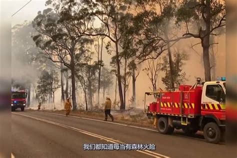 外国发明自动取水消防车，直接在河里吸水，灭火不中断！